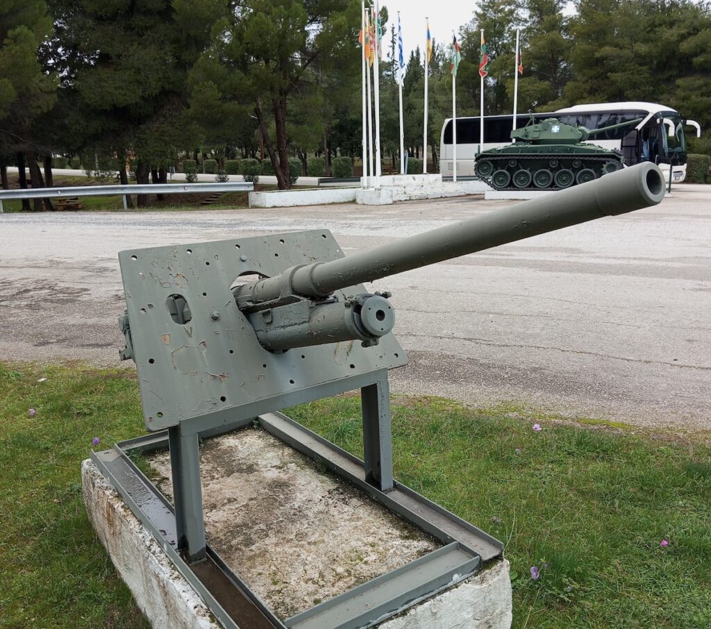 QF 2 pdr - Tα ΠΥΡΟΒΟΛΑ των ΤΕΘΩΡΑΚΙΣΜΕΝΩΝ MARMON HERRINGTON Mk IVF ...